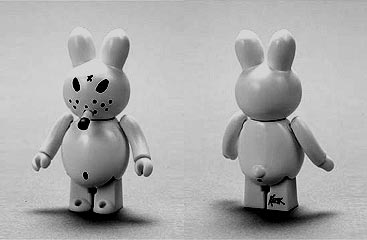 Medicom Toys - WCC19 Tokyo Smoking Bunny Limited Edition Kubrick (grey)