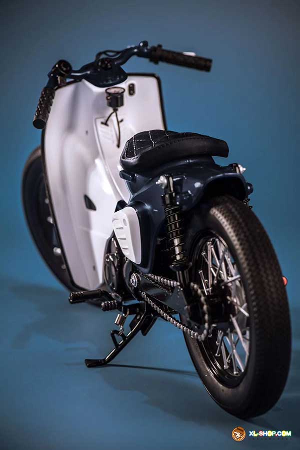 TrickyMan12 - 202405 - 1/6 scale SUPER CUB motorcycle